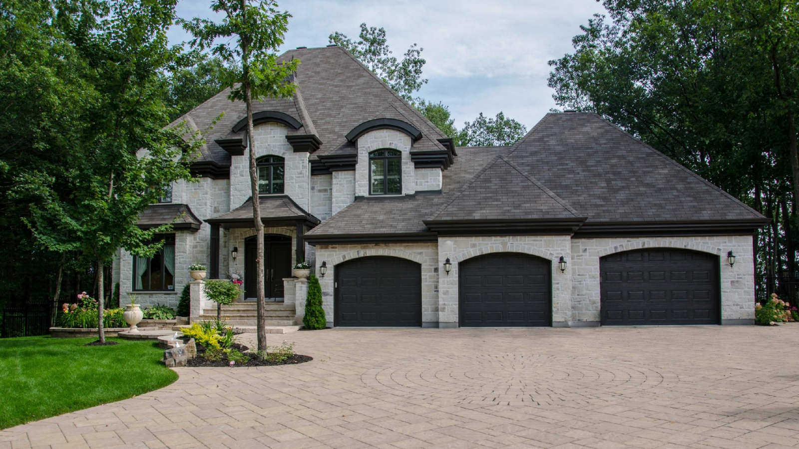 Roof Inspection Warning Signs Every Homeowner Should Know