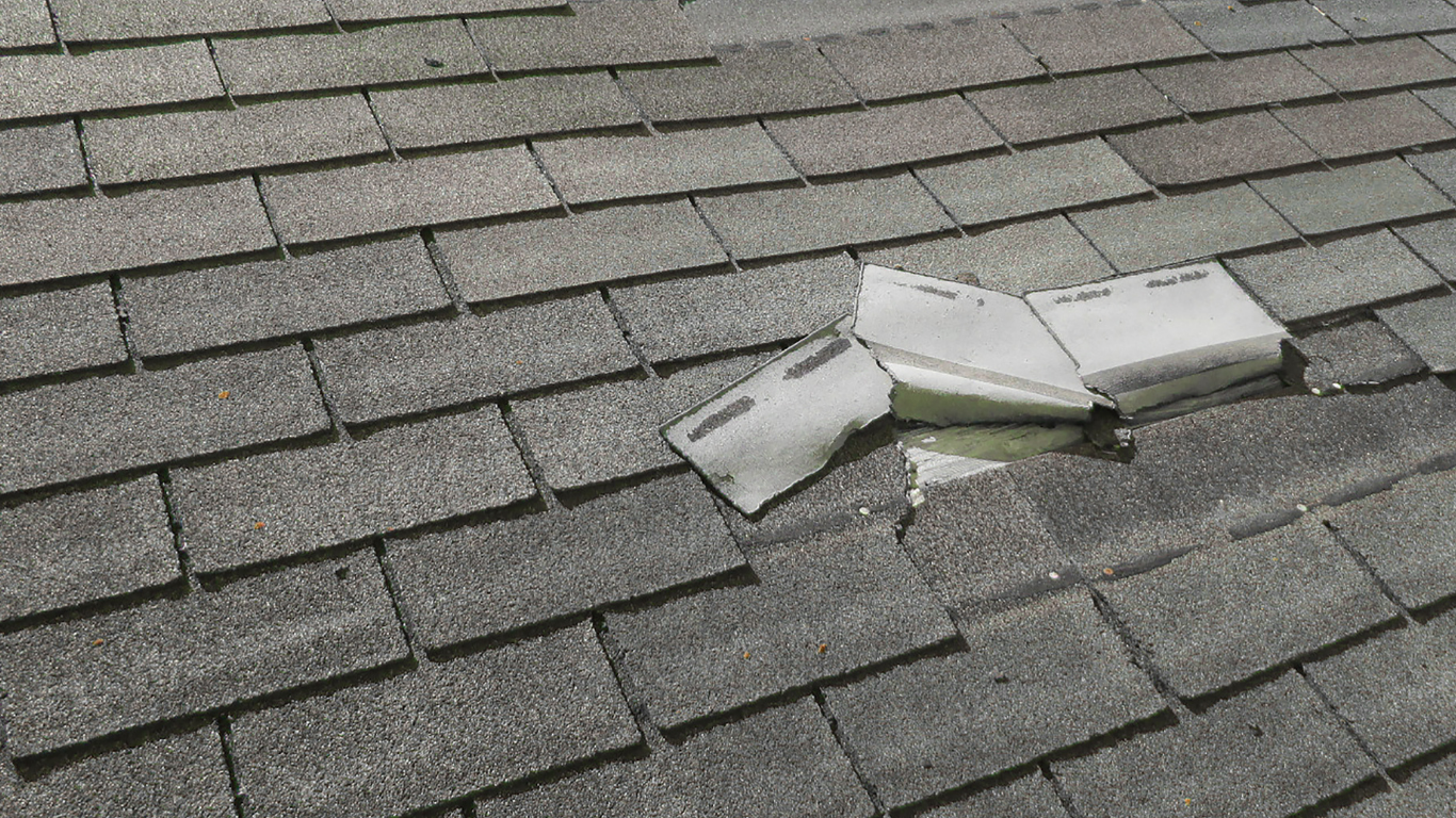 Hidden Storm Roof Damage: Issues Homeowners Often Miss 2025